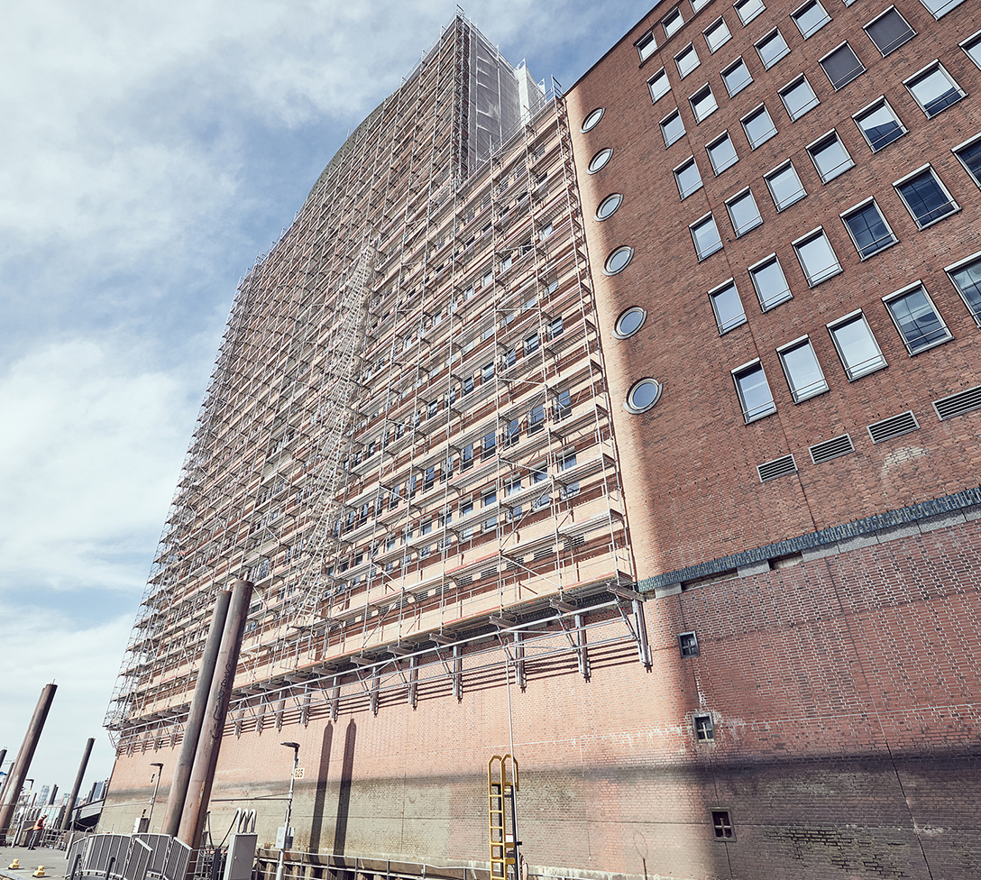 Scaffolding construction “close to water”: with Layher’s shoring solutions